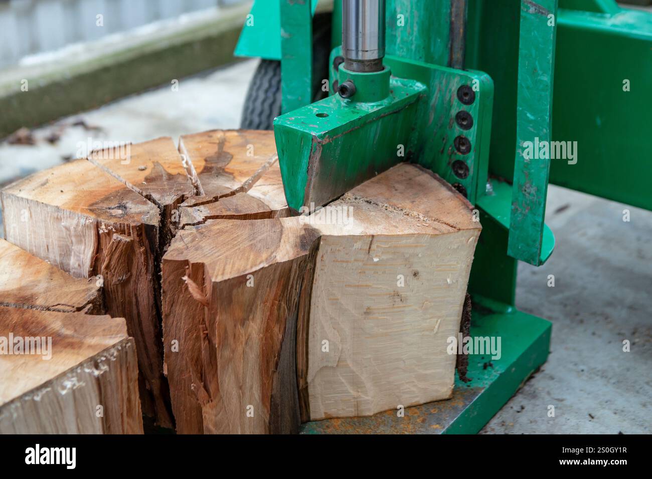 Hydraulic wood chopper splitting a big tree stump Stock Photo - Alamy