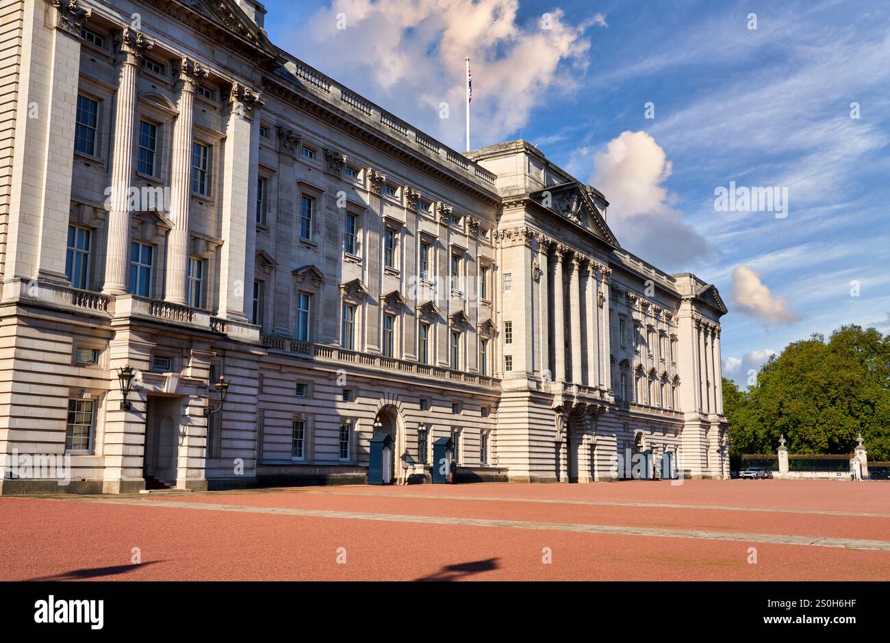 Buckingham Palace, London, England, UK Stock Photo - Alamy