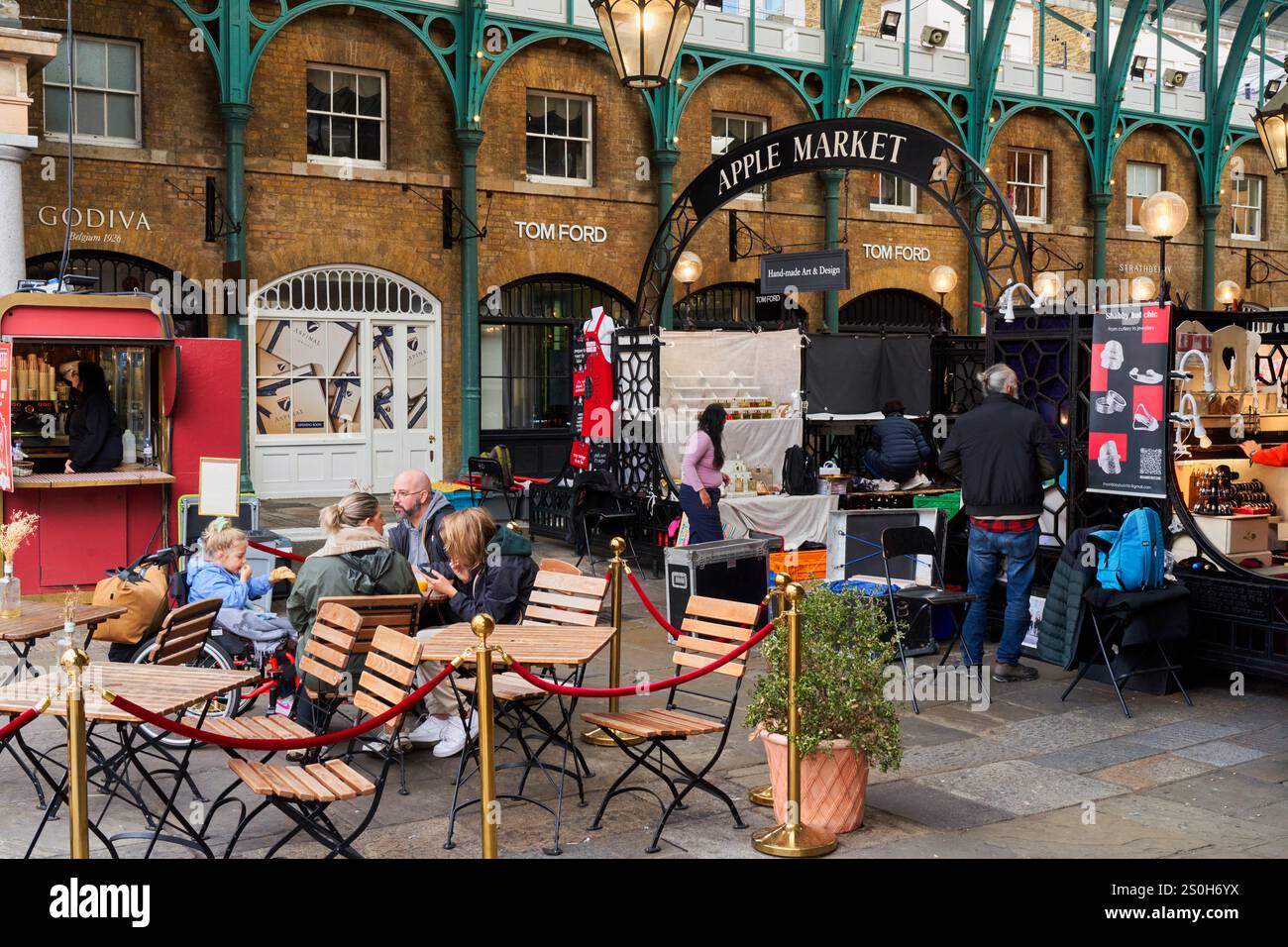Apple market, The Covent Garden Market, London, England, UK Stock Photo ...