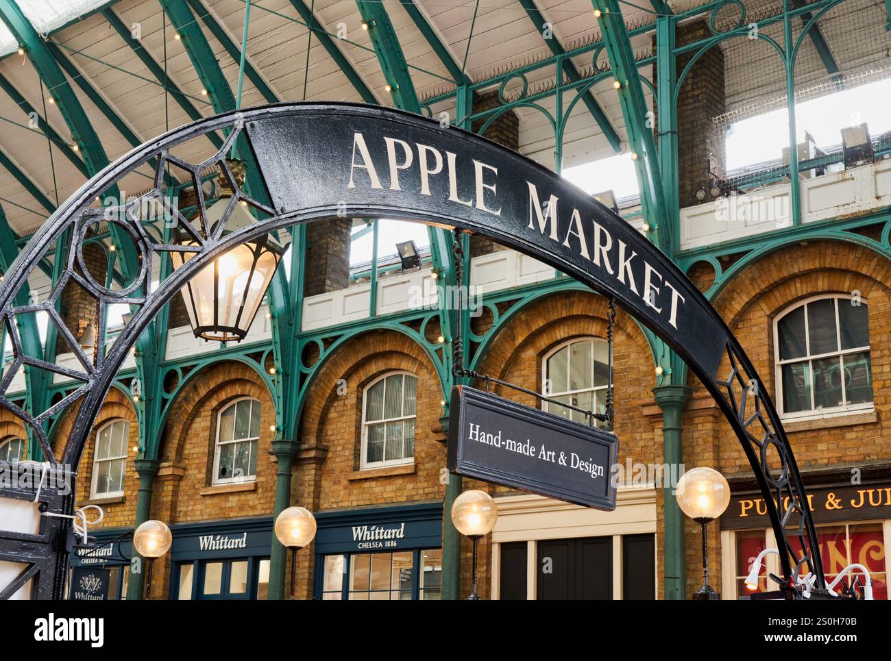 Apple market, The Covent Garden Market, London, England, UK Stock Photo ...