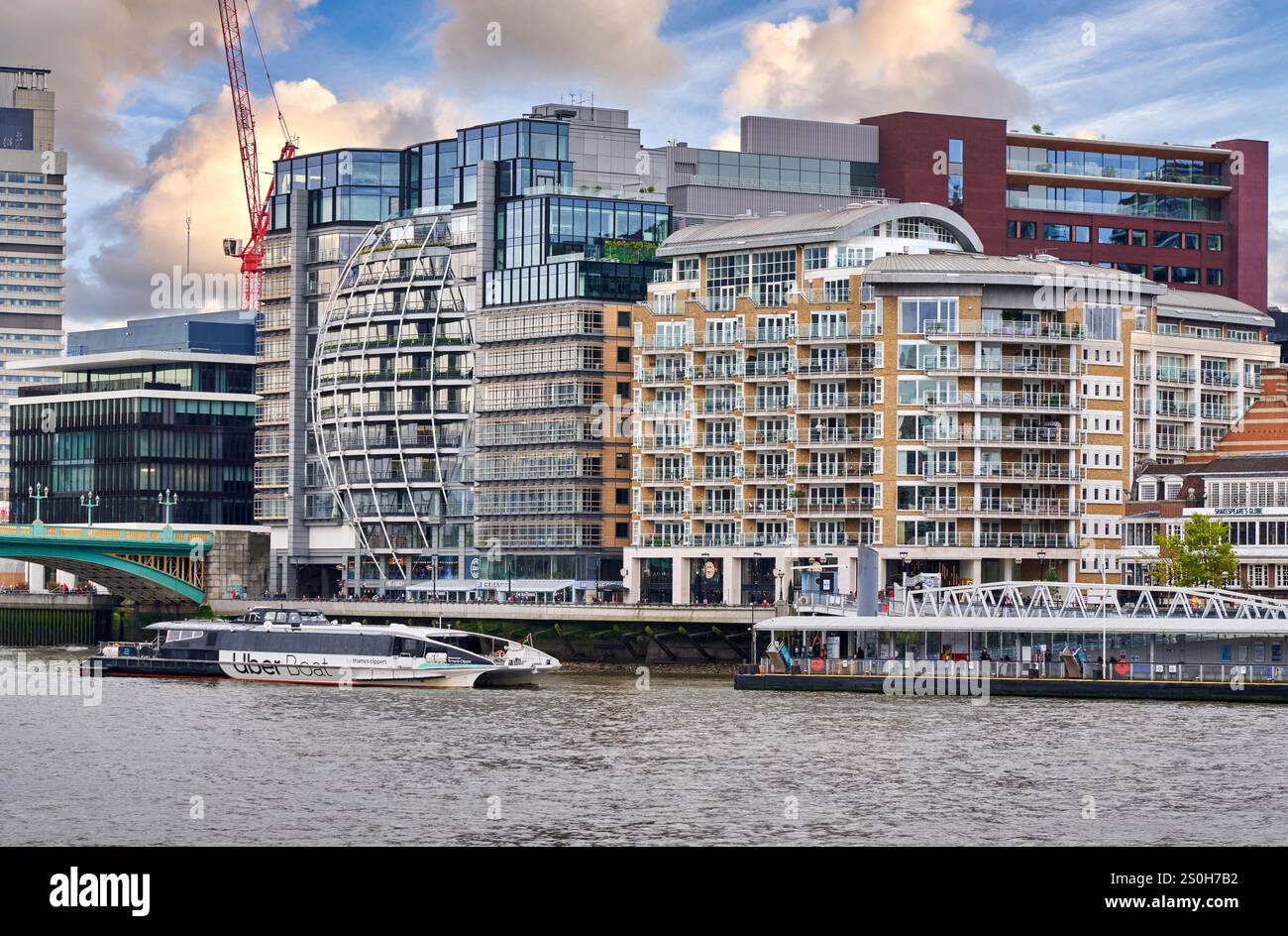 Bankside, Thames river, Southwark Bridge, London, England, UK Stock ...