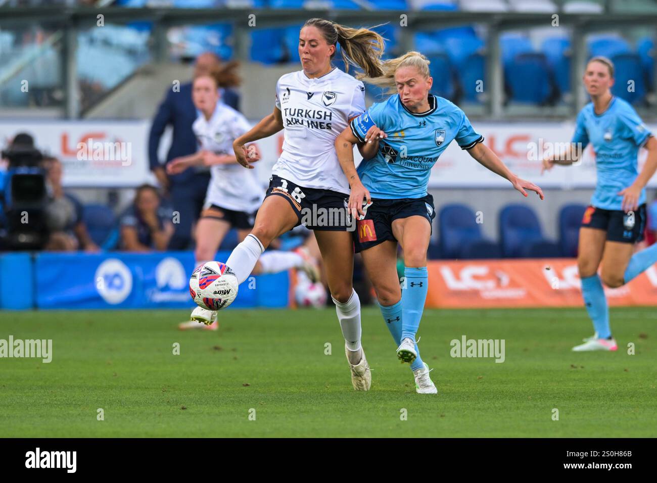 Paddington, Australia. 28th Dec, 2024. Kayla Ann Morrison (L) of ...
