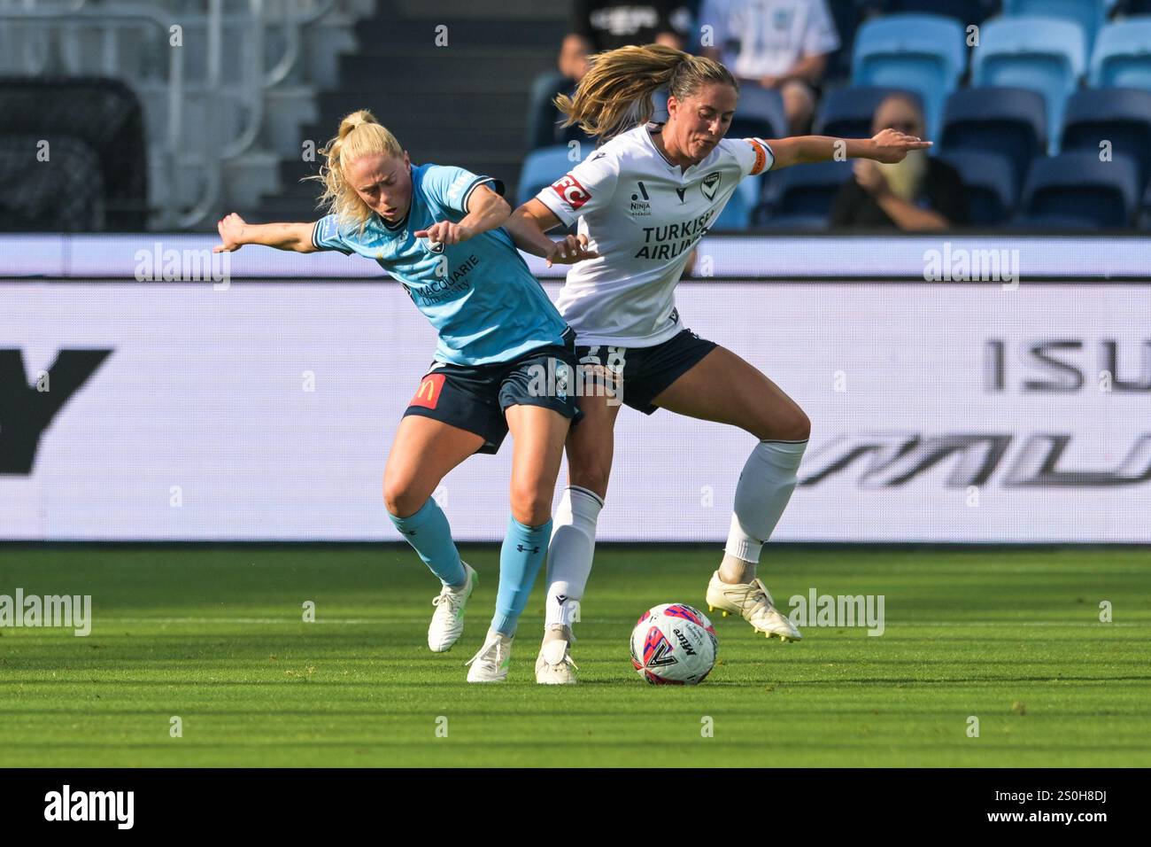 Paddington, Australia. 28th Dec, 2024. Millie Laura Farrow (L) of ...