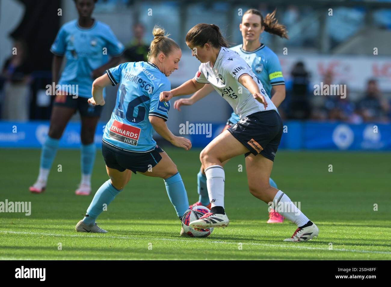 Paddington, Australia. 28th Dec, 2024. Jordan Thompson (L) of Sydney FC ...