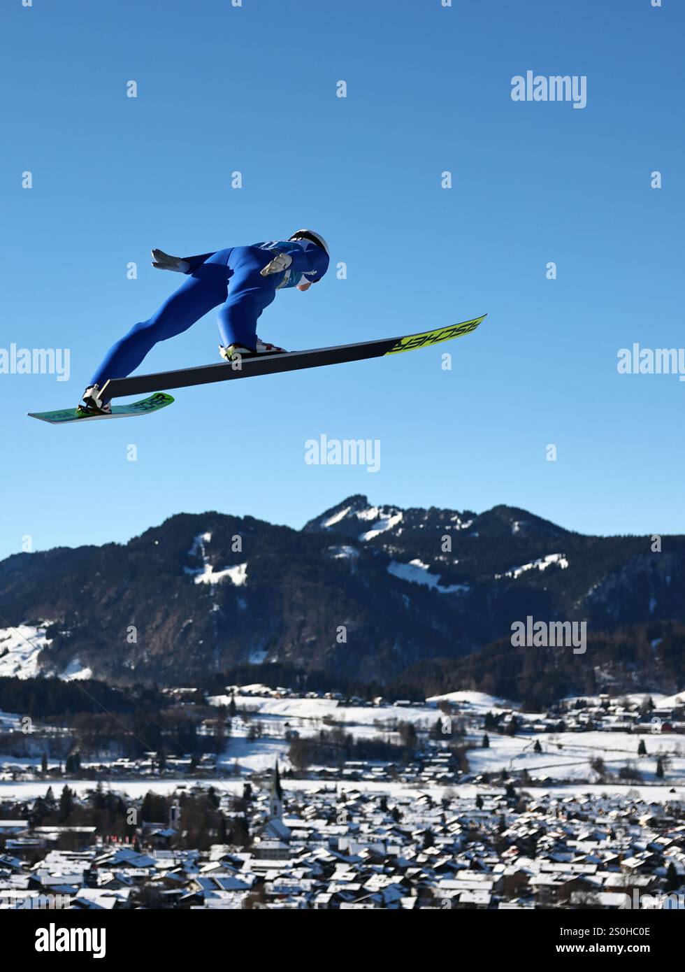 Oberstdorf, Germany. 28th Dec, 2024. Nordic skiing/ski jumping: Four ...