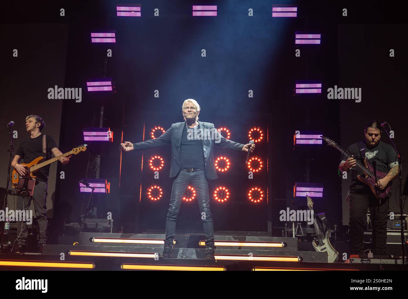 Matthias Reim rockt die LANXESS Arena Köln vor 5000 zuschauer, 27.12.24 ...