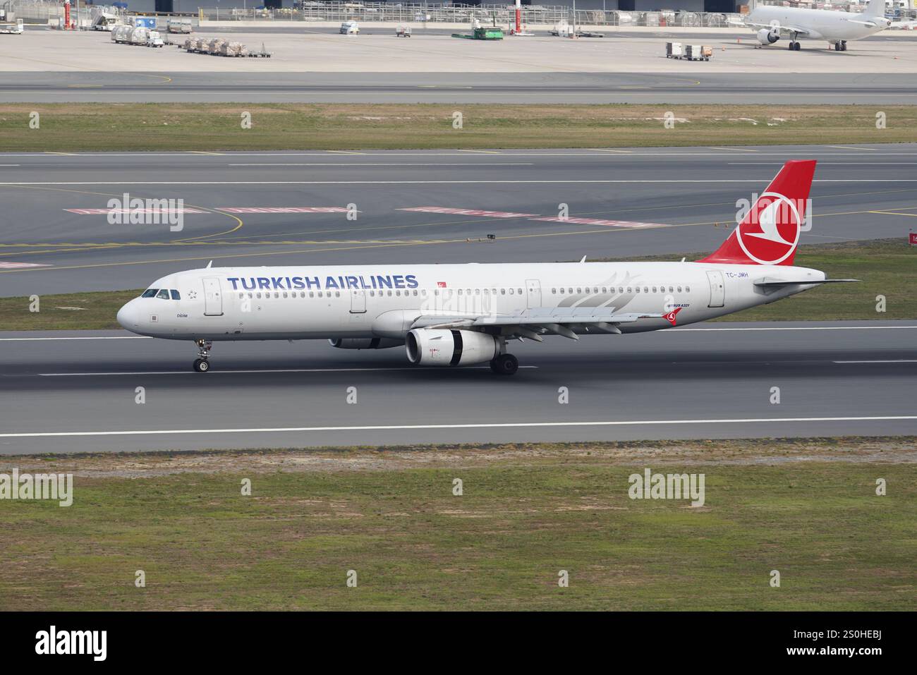 ISTANBUL, TURKIYE - SEPTEMBER 02, 2023: Turkish Airlines Airbus A321-231 (3637) landing to ...