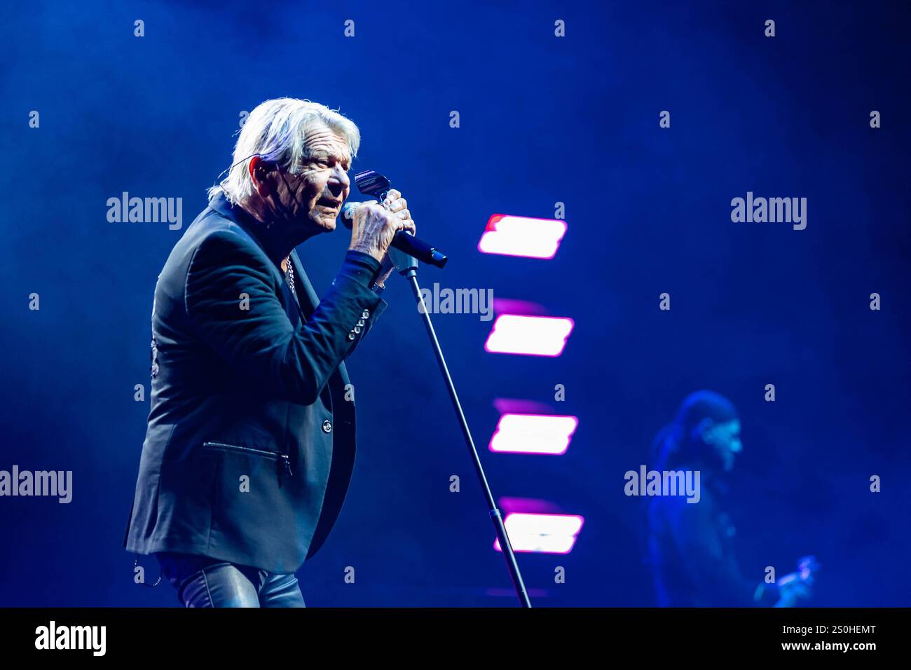 Matthias Reim rockt die LANXESS Arena Köln vor 5000 zuschauer, 27.12.24 ...