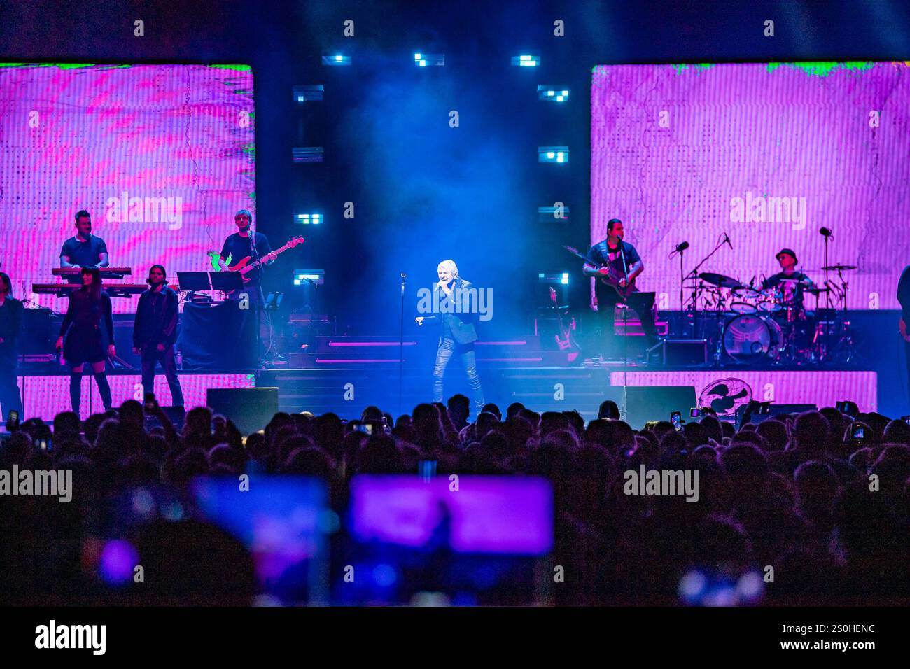 Matthias Reim rockt die LANXESS Arena Köln vor 5000 zuschauer, 27.12.24 ...
