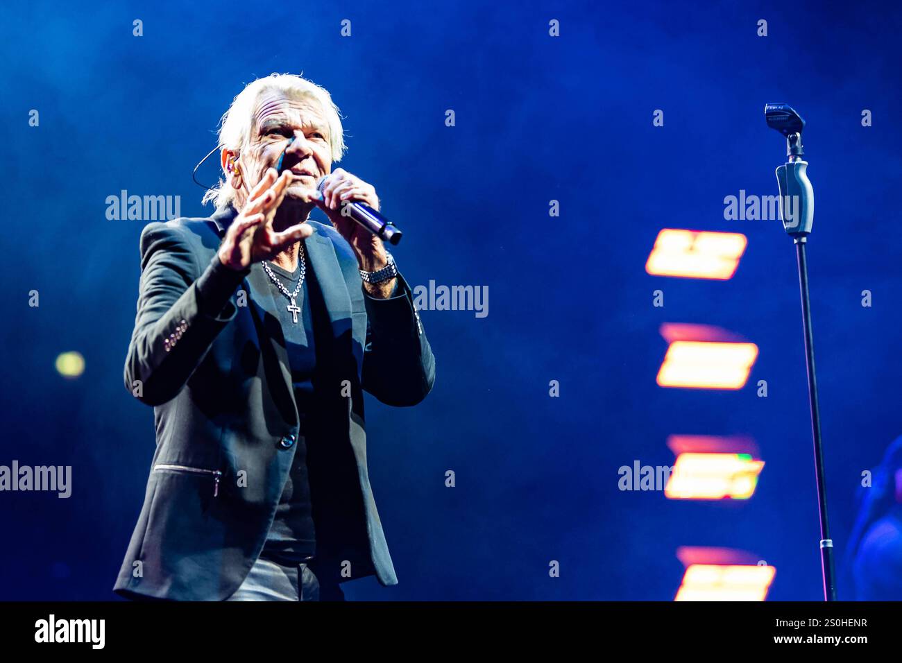Matthias Reim rockt die LANXESS Arena Köln vor 5000 zuschauer, 27.12.24 ...