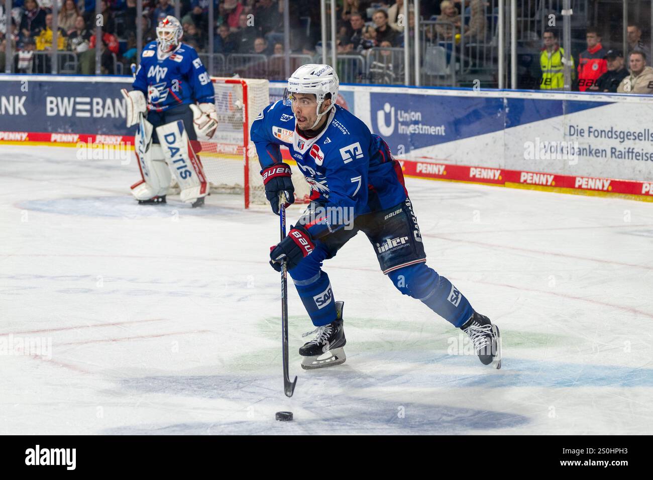 Gilmour, John (Adler Mannheim, #7), GER, Adler Mannheim vs Koelner Haie ...