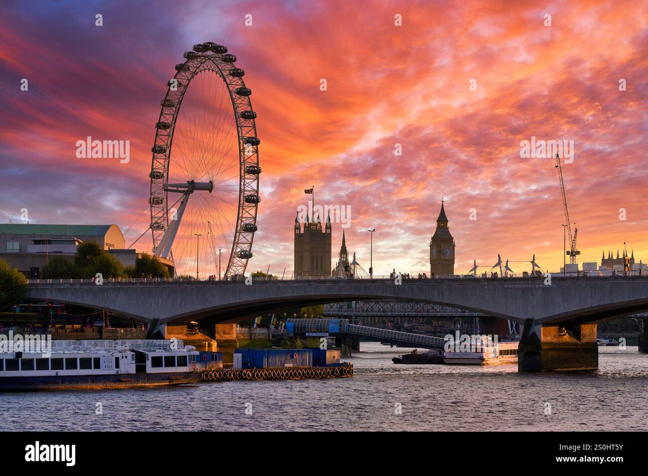 The London Millennium Wheel, Big Ben and the Houses of Parliament ...