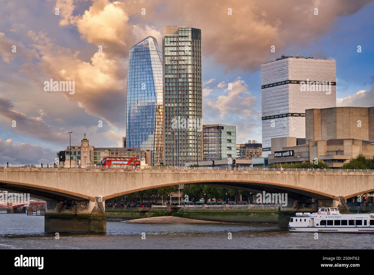 Bankside building, South Bank building, Waterloo Bridge, Temple, Thames ...