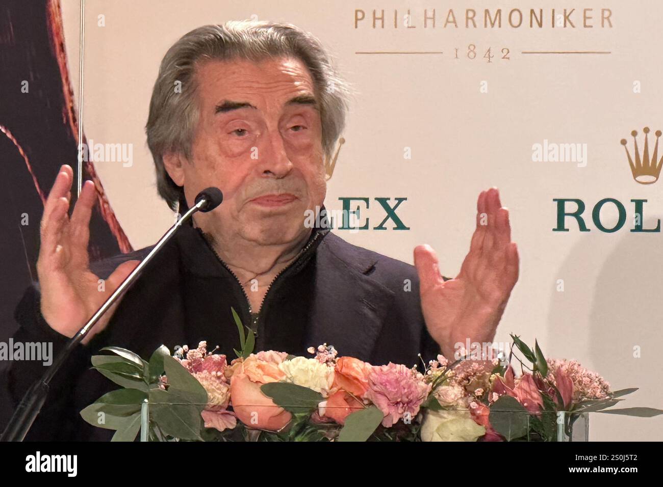 Wien, Austria. 28th Dec, 2024. Italian conductor Riccardo Muti speaks ...