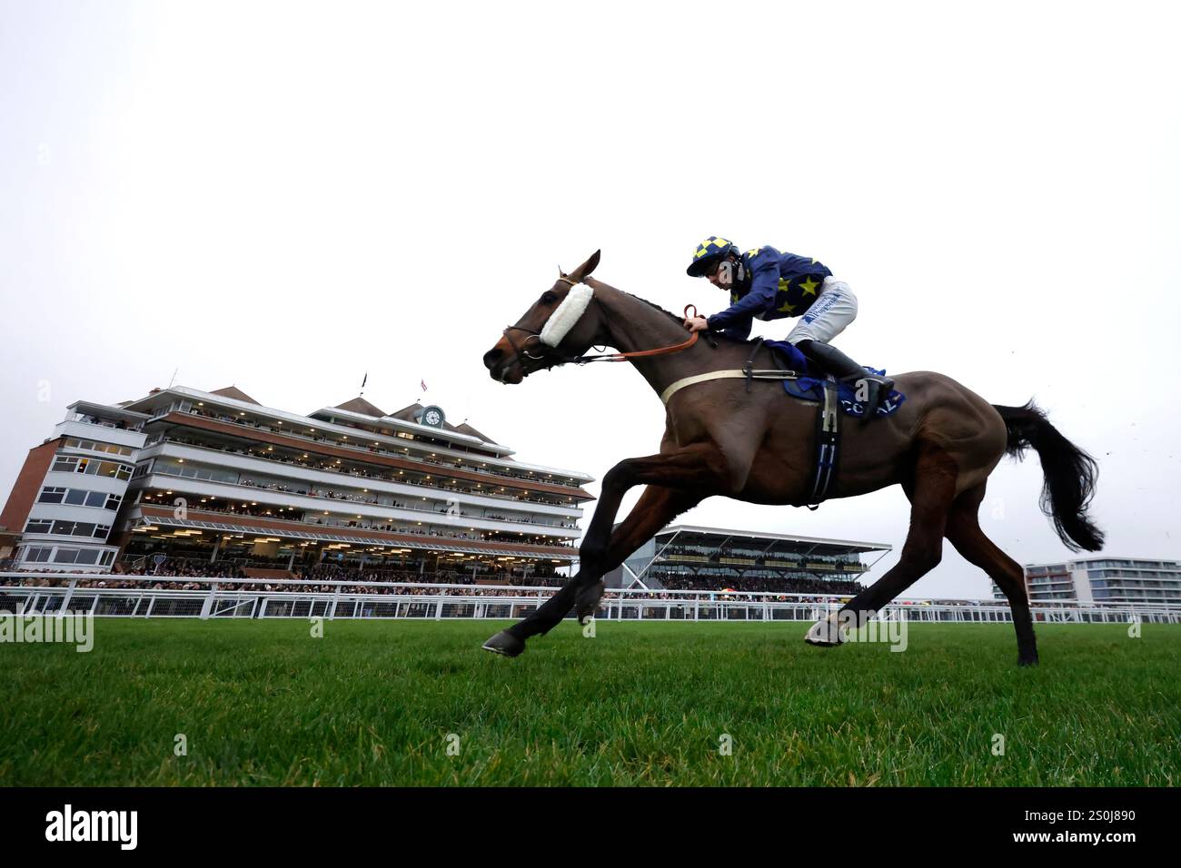 Henry's Friend ridden by Ben Jones wins the Coral Mandarin Handicap ...