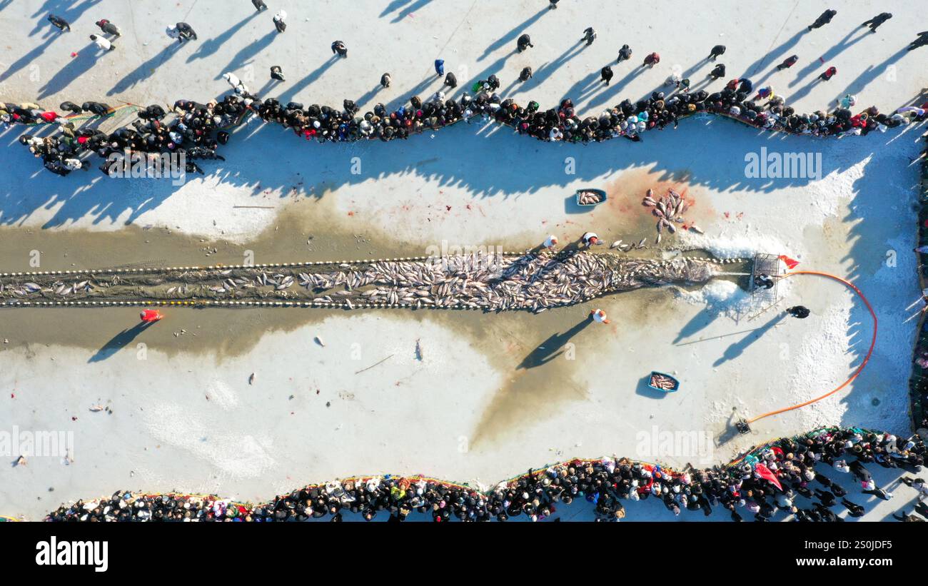 (241228) -- SONGYUAN, Dec. 28, 2024 (Xinhua) -- An aerial drone photo ...