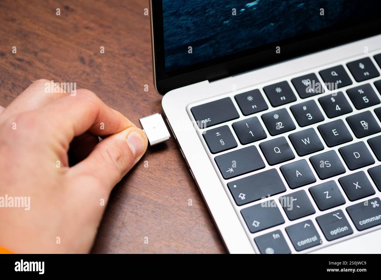 Computer plugged in hi-res stock photography and images - Alamy