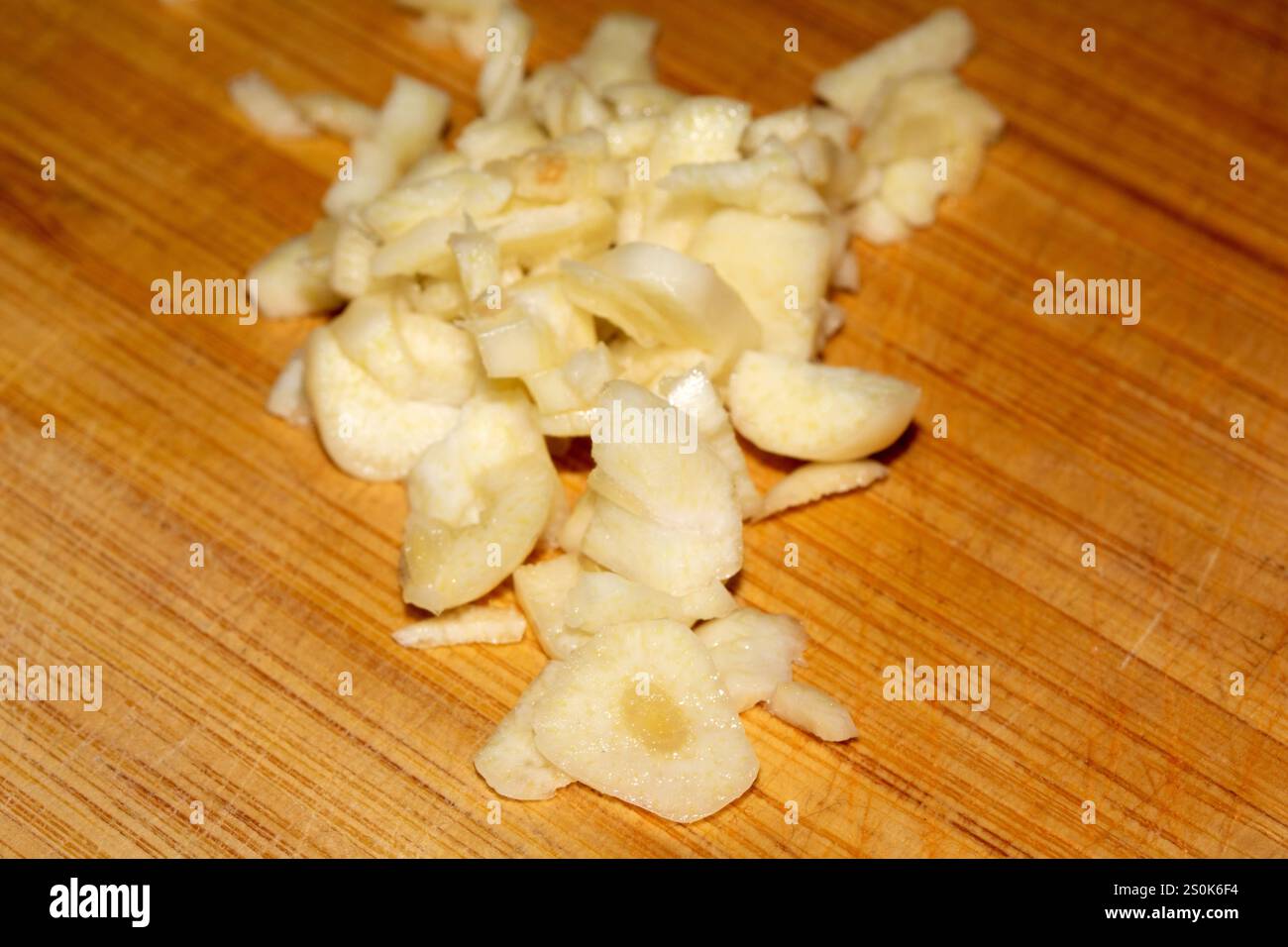 Cloves garlic crushed knife hi-res stock photography and images - Alamy
