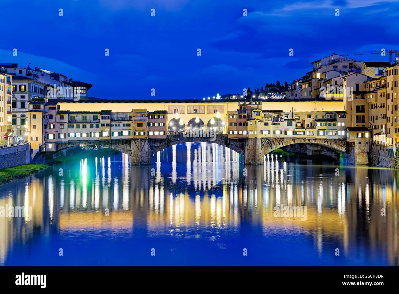 Florence Tuscany Italy. Ponte Vecchio (old bridge) arch bridge over river Arno Stock Photo - Alamy