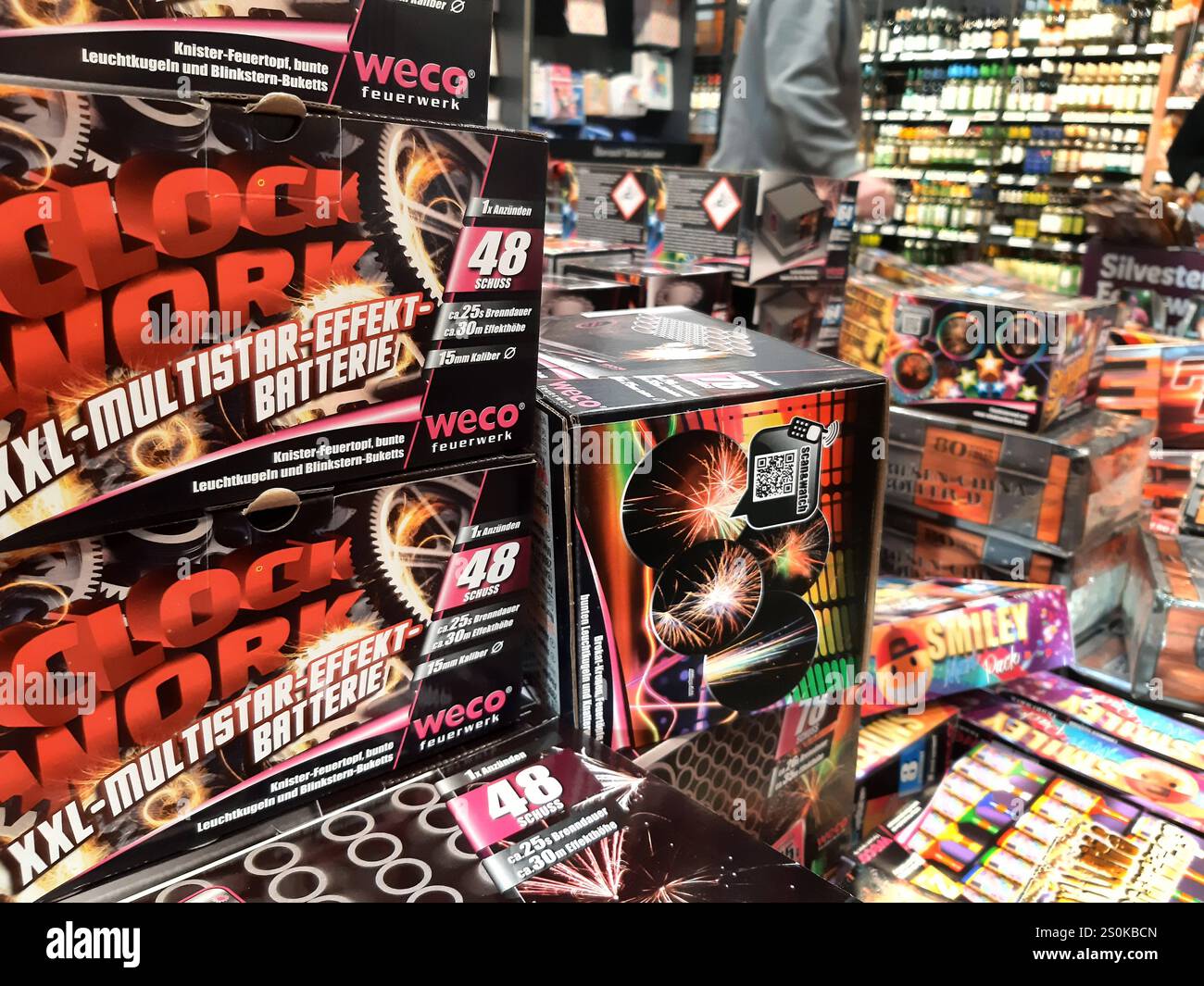 REWE-Einkauf zu Zeiten von Inflation. Start zum Verkauf von Feuerwerkskoerper in REWE Filialen ...