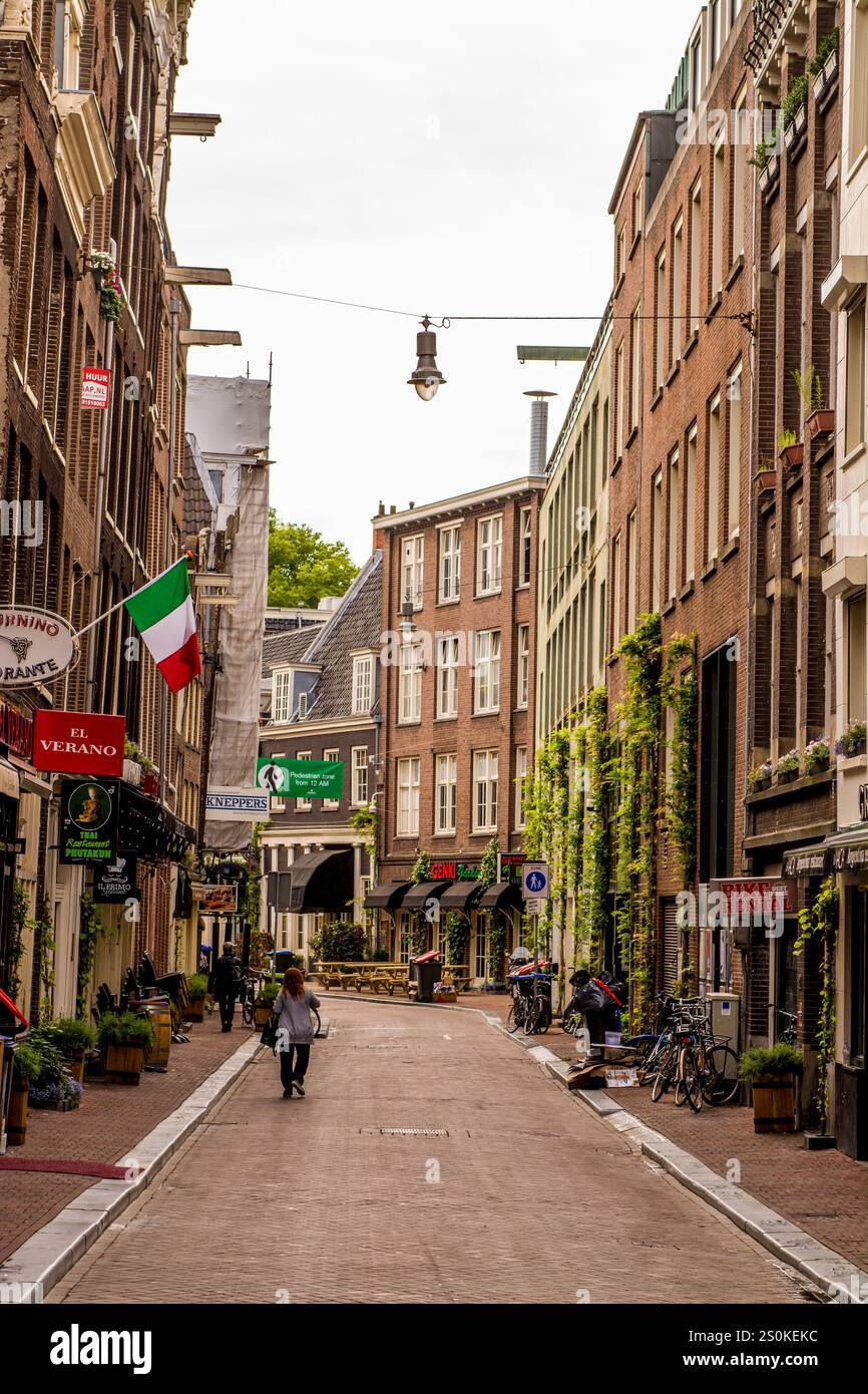 Netherlands amsterdam street scene hi-res stock photography and images ...