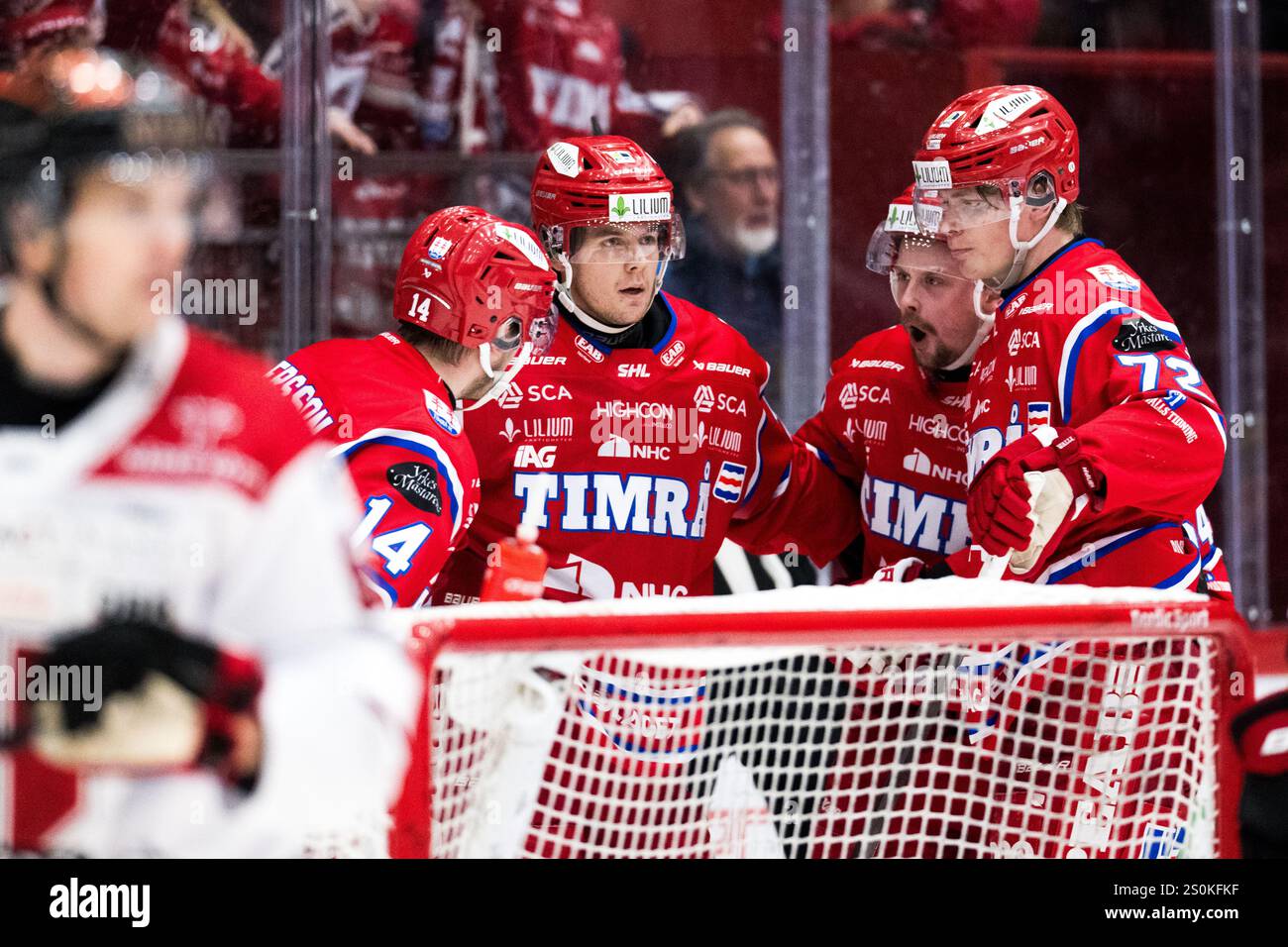 241228 Timrås Filip Hållander och Jonathan Dahlén jublar efter 1-2 ...