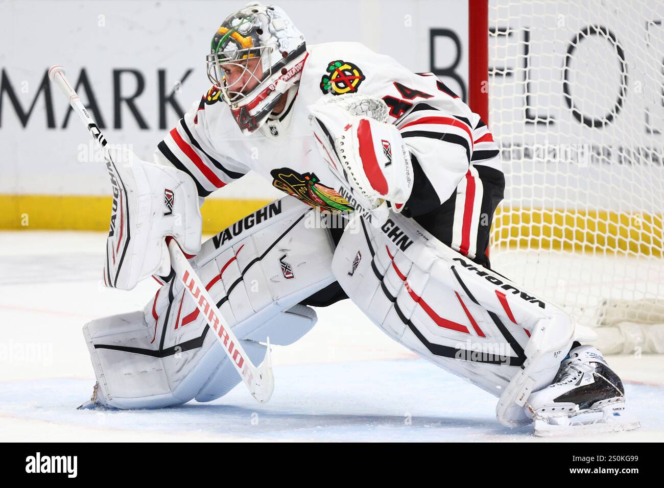 Chicago Blackhawks goaltender Petr Mrazek (34) looks for the puck ...