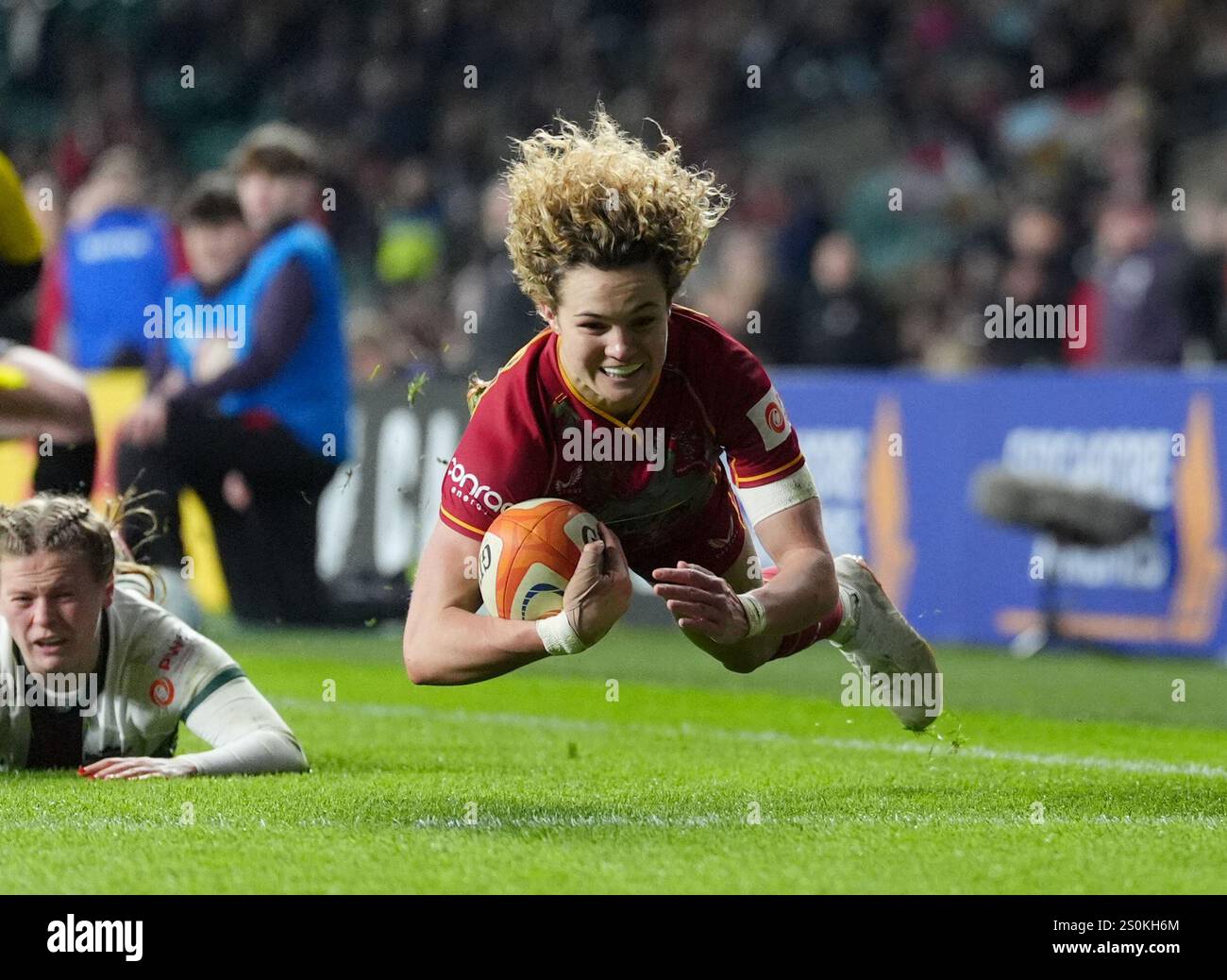 Harlequins' Ellie Kildunne scores a try during the Premiership Women's ...
