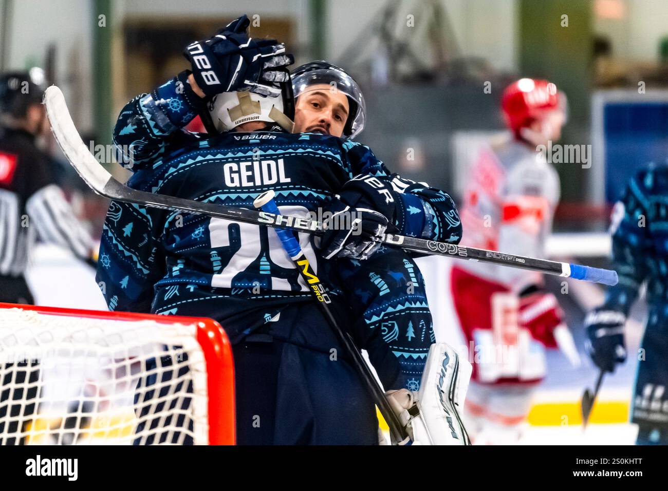 Jubel nach dem Heimsieg von Dieter Geidl (29, Goalie, EV Lindau ...