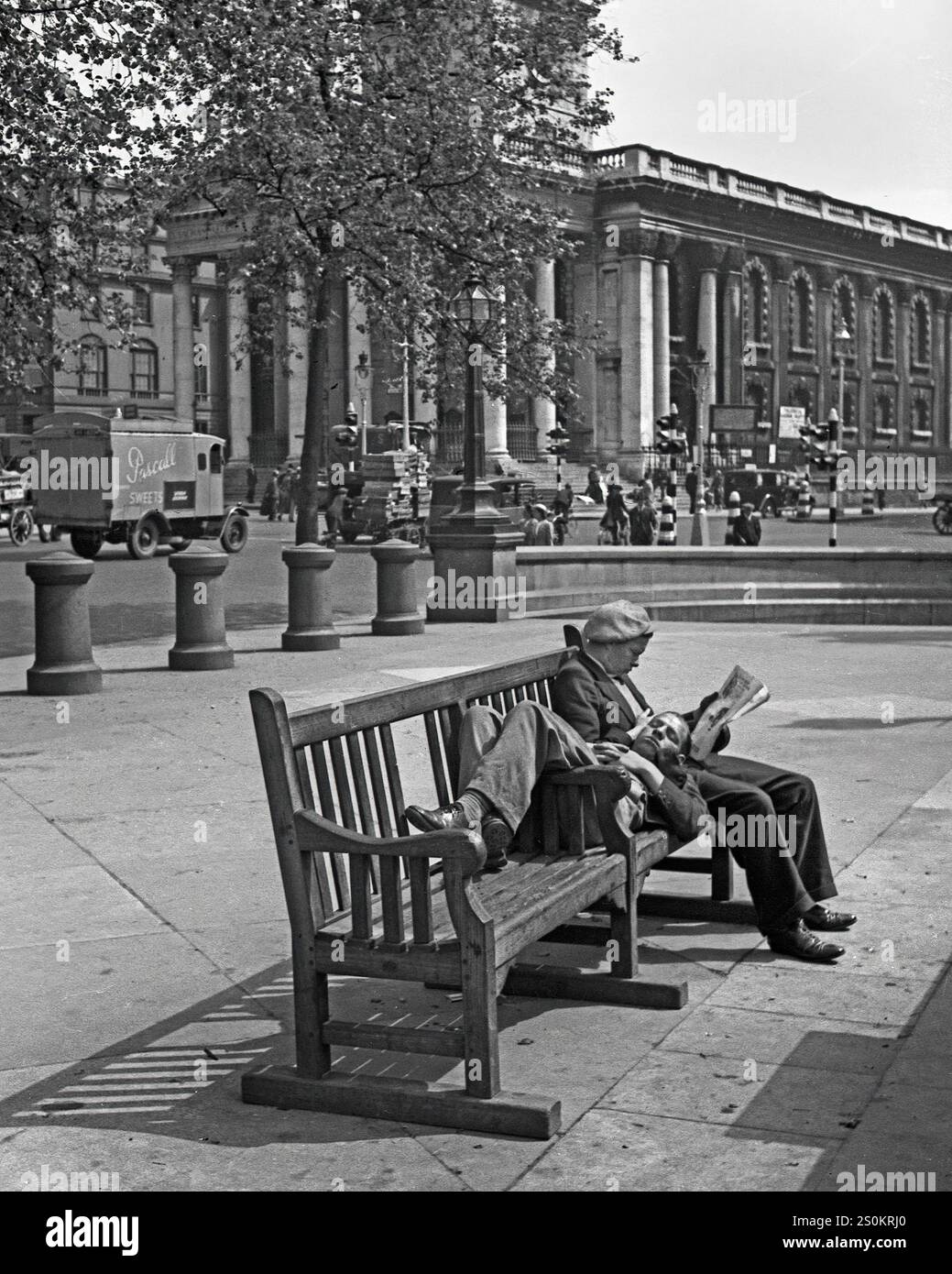 Two out of work men on bench, Trafalgar Square, London, 1930's Stock ...