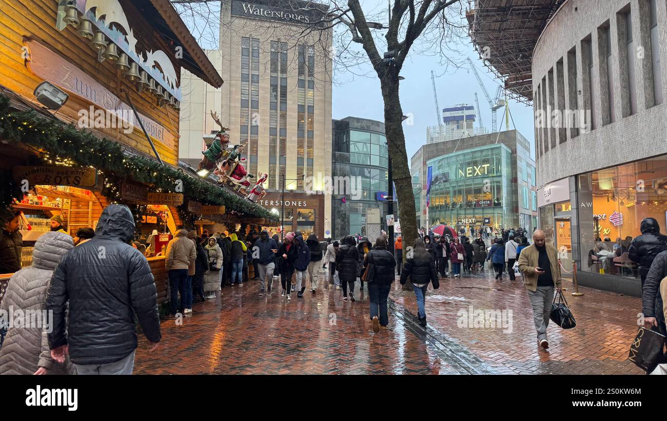 Rainy day scene at a Christmas market in a city center. Crowds of ...