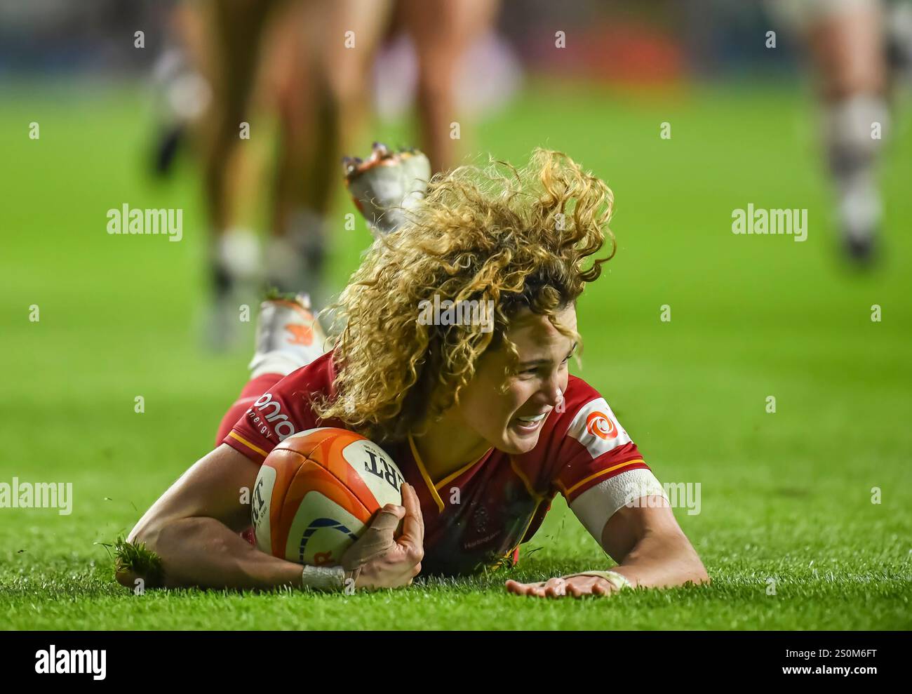 Twickenham, UK. 28th Dec 2024. Ellie Kildunne of Harlequins goes over the score a try during the ...