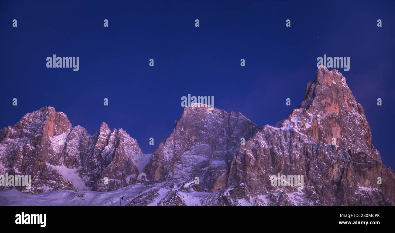 Sfondo del cielo blu hi-res stock photography and images - Alamy