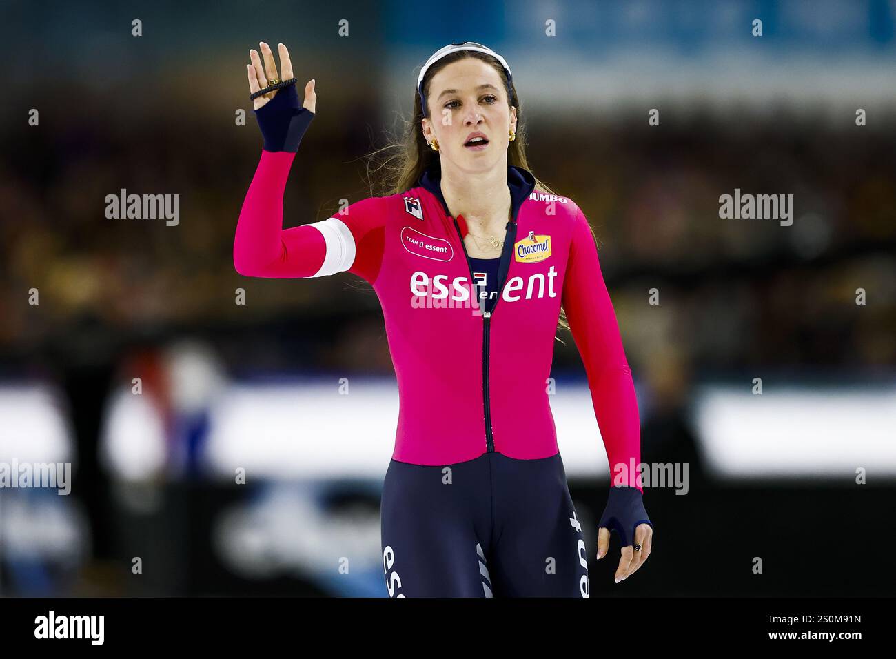 HEERENVEEN - Suzanne Schulting reacts after the 1000 meters during the ...