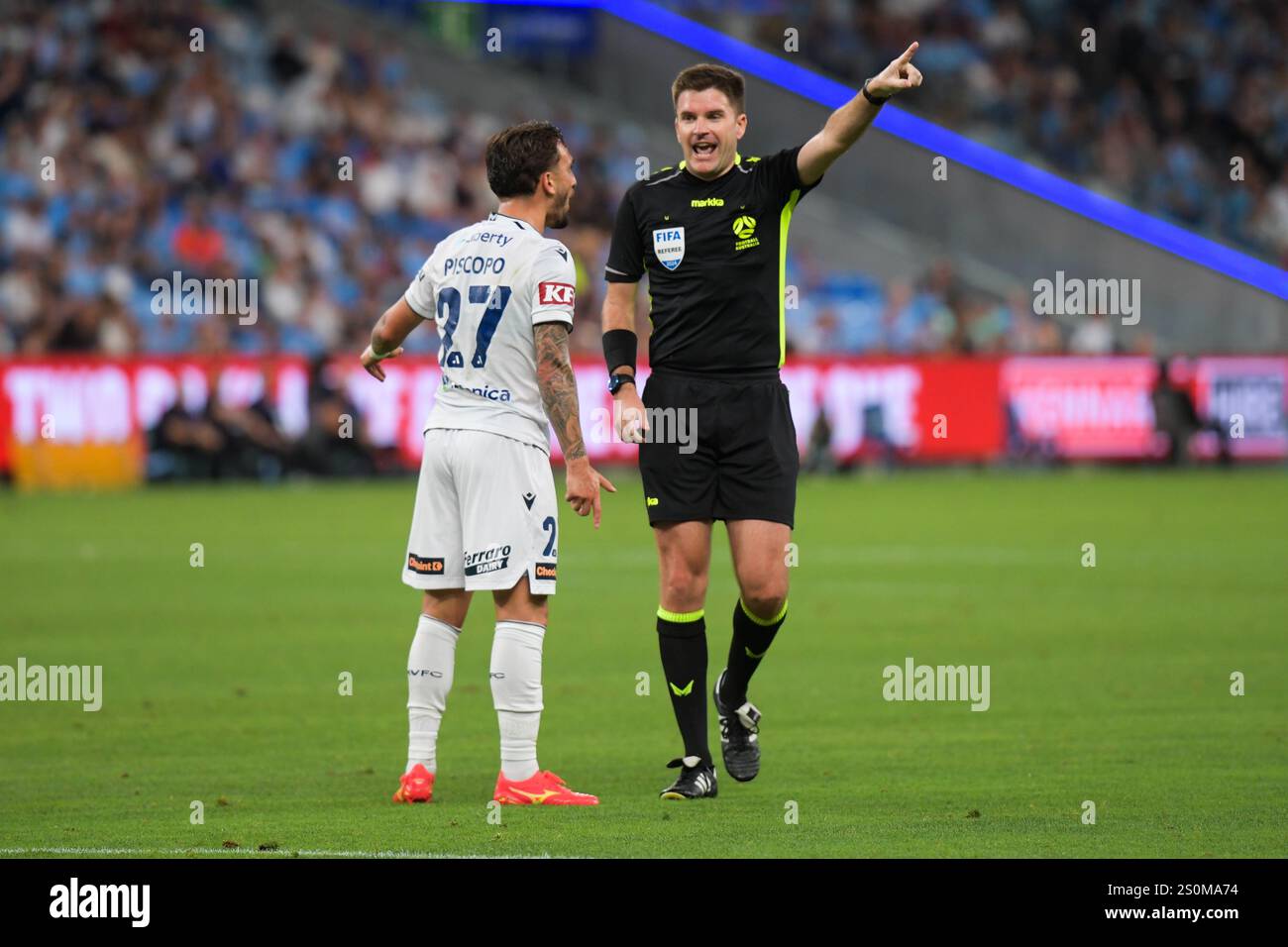 Paddington, Australia. 28th Dec, 2024. Reno Mauro Piscopo (R) of ...