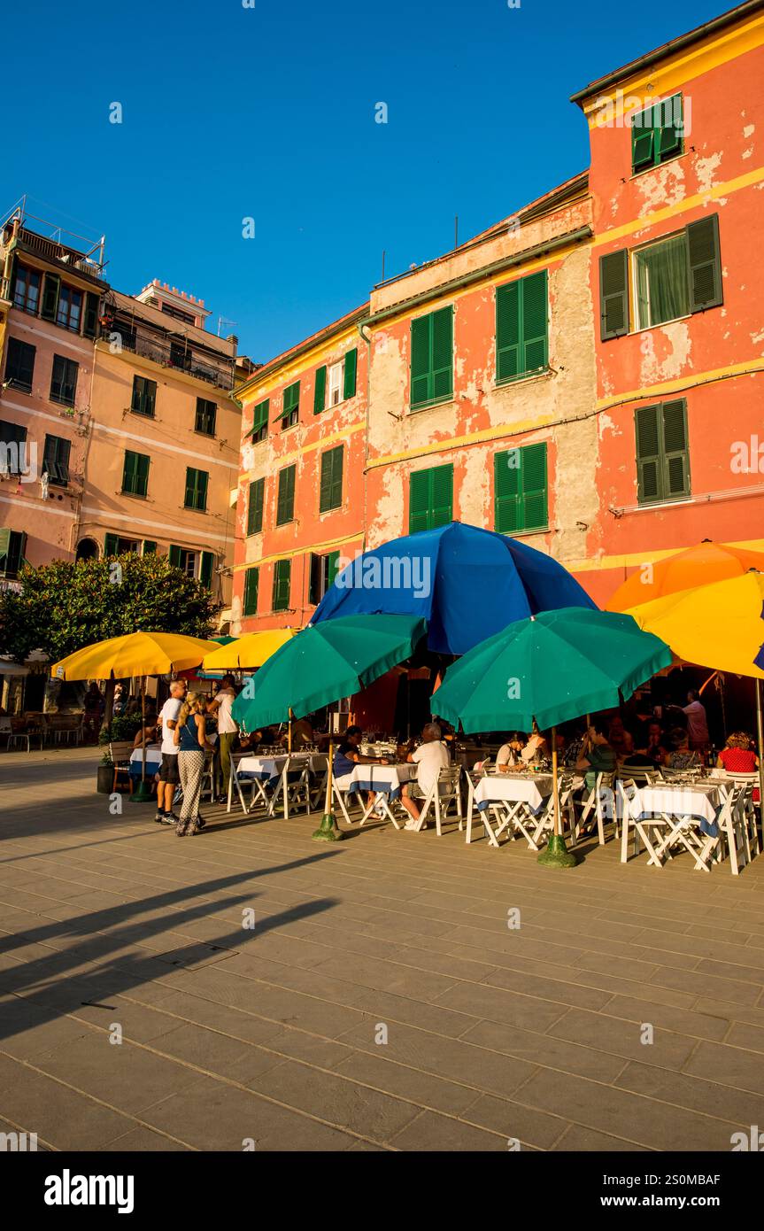 Piazza Marconi main waterfront square, vernazza, La Spezia, Cinque ...
