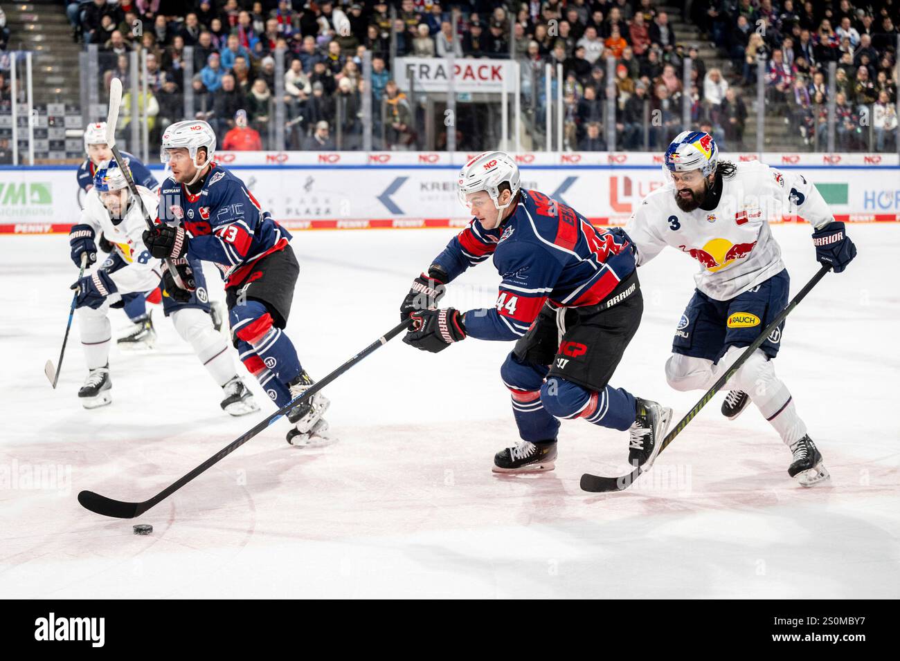 Josef Eham (44, Nuernberg Ice Tigers, NIT ) Dominik Bittner (3, EHC Red ...