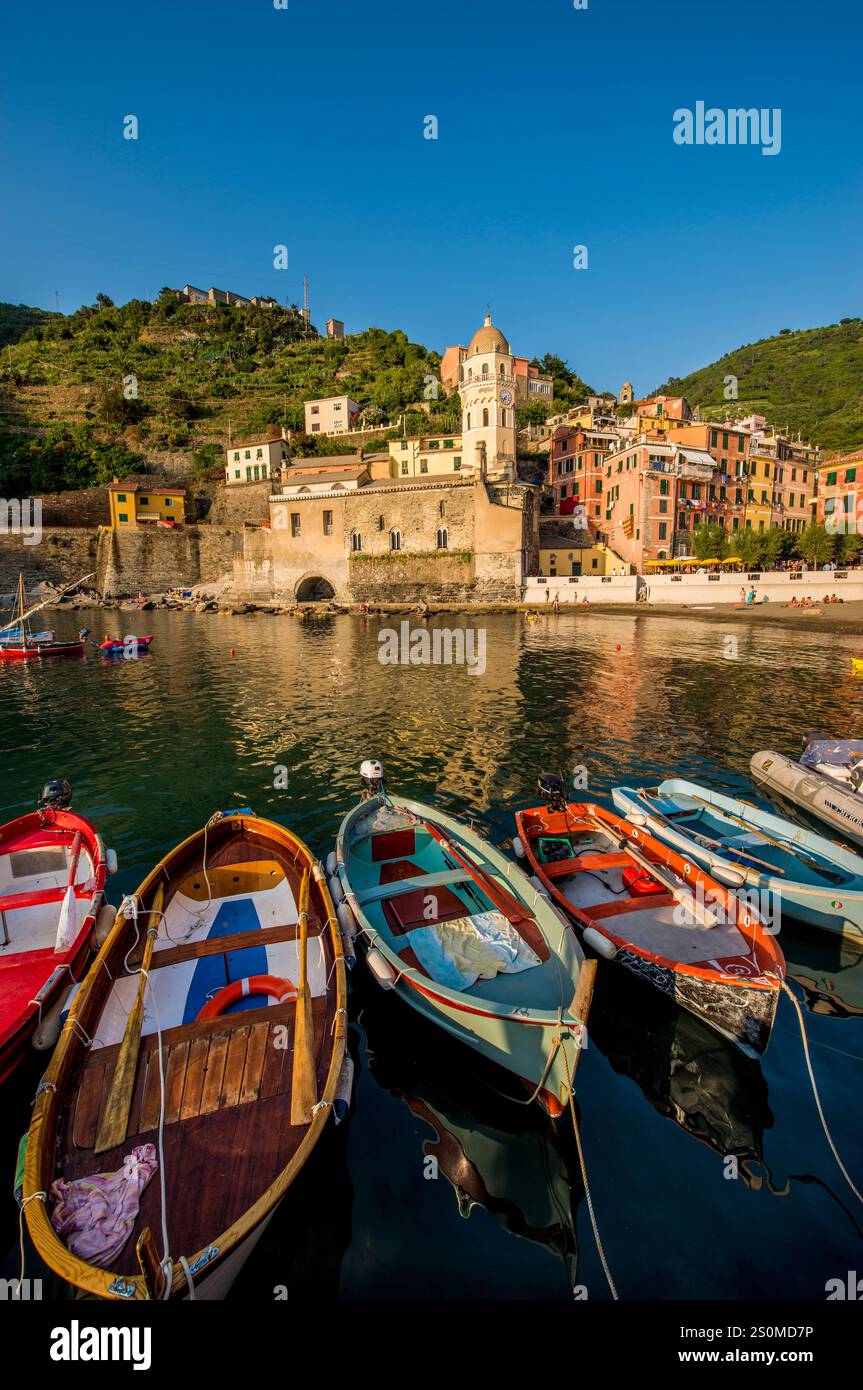Fishing boats in harbor, Vernazza, La Spezia, Cinque Terre, Italy ...