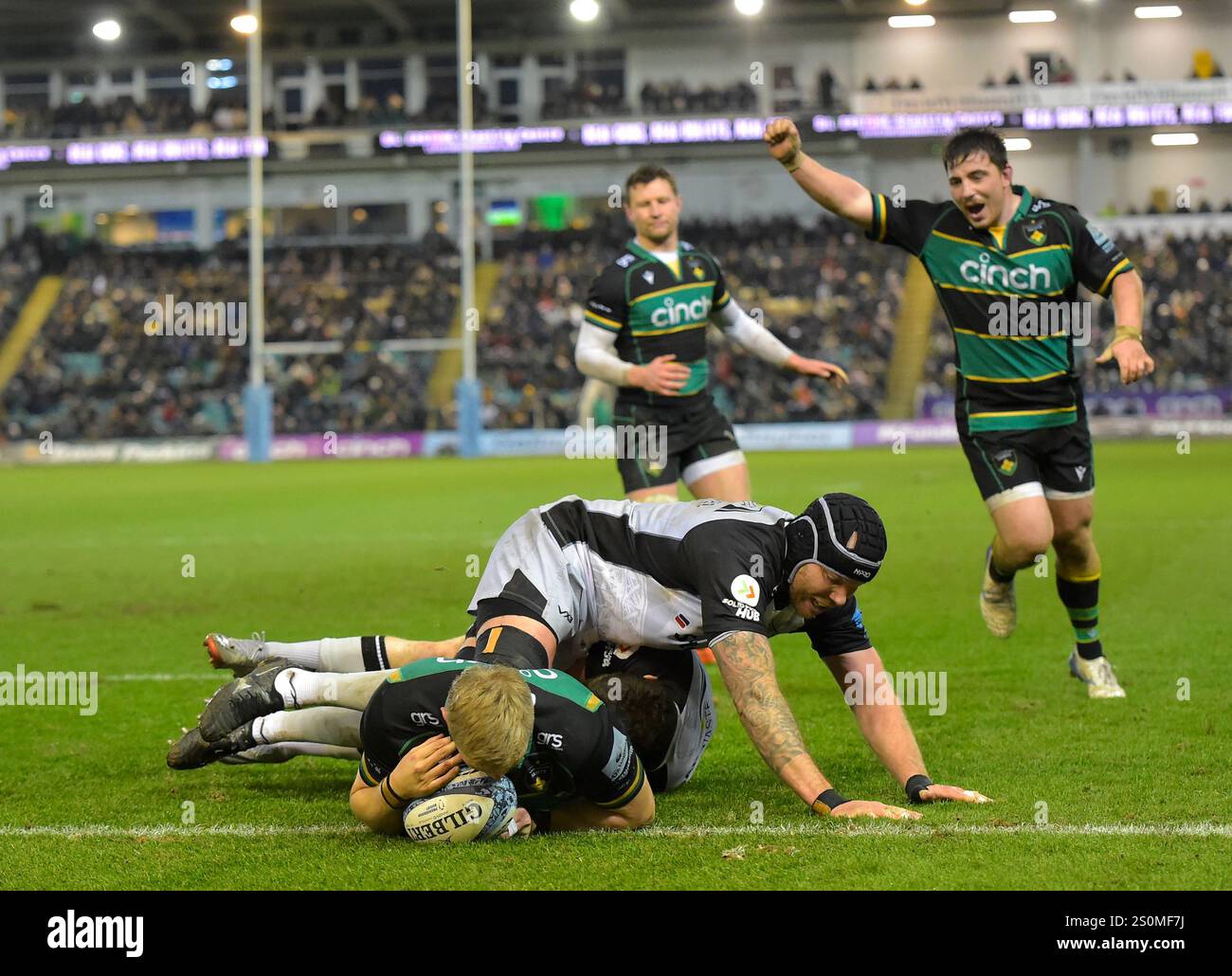 Northampton, UK. 28th Dec, 2024. Tom Pearson of Northampton Saints in ...
