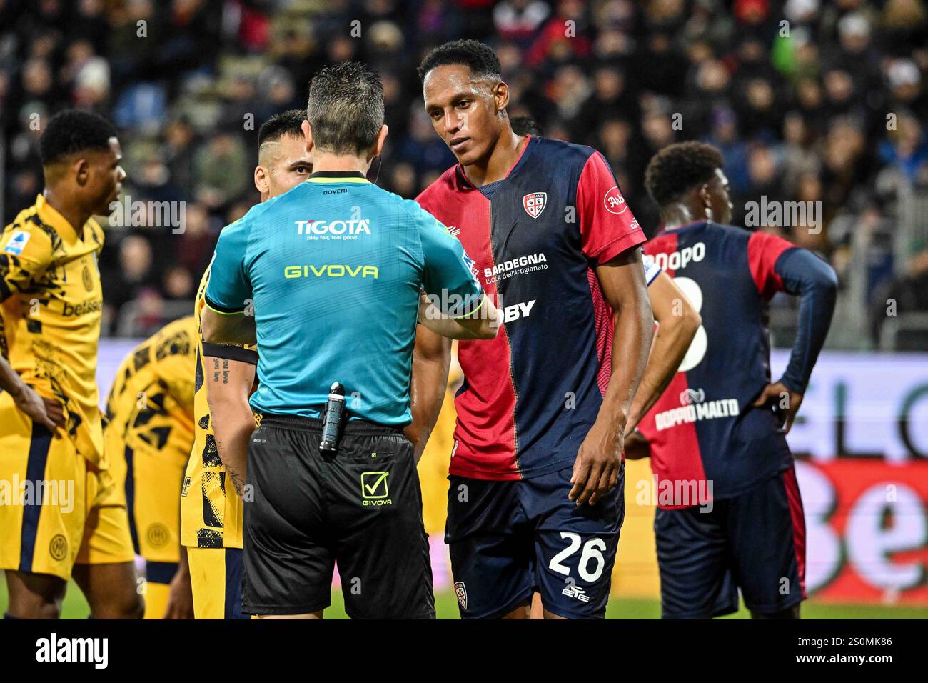 Cagliari, Italy. 28th Dec, 2024. Daniele Doveri, Arbitro, Referee ...