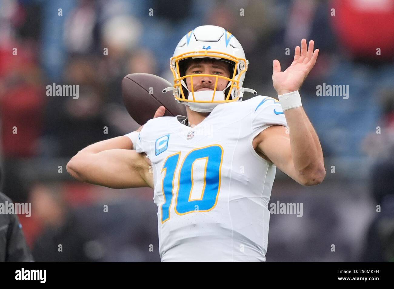 Los Angeles Chargers quarterback Justin Herbert (10) warms up prior to ...