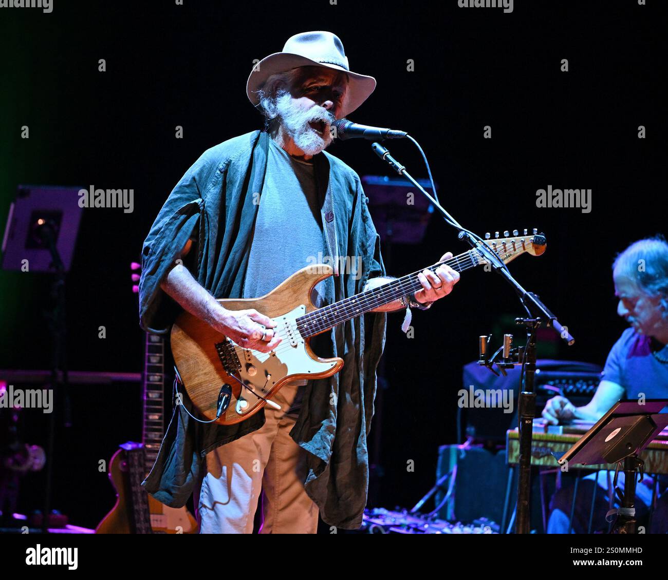 FORT LAUDERDALE FL - DECEMBER 27: Bob Weir & Wolf Bros featuring The ...