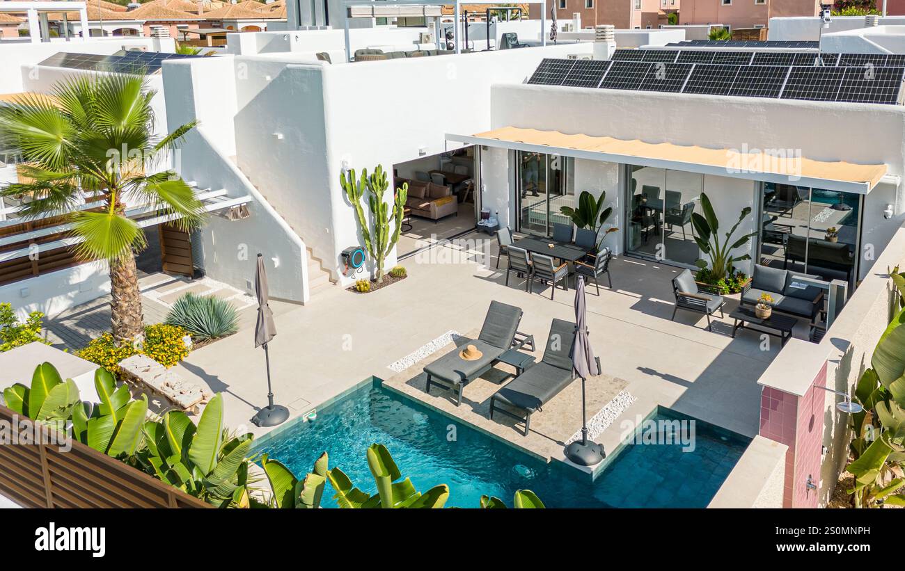 Spacious rooftop pool hi-res stock photography and images - Alamy