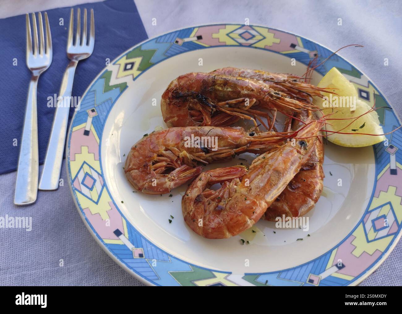 Prawns with skins and head hi-res stock photography and images - Alamy