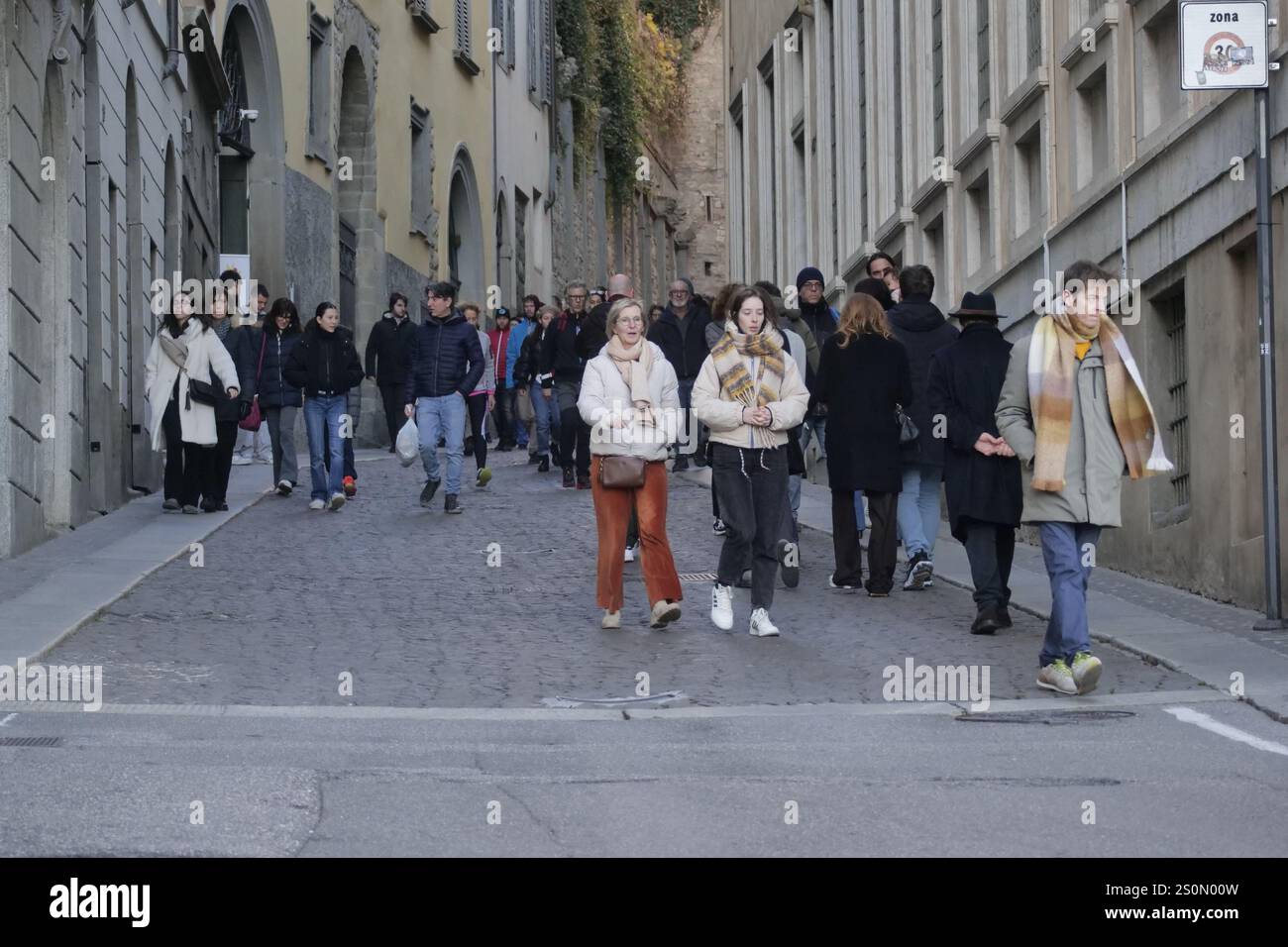 Temperatures above the seasonal average, many tourists travel the ...