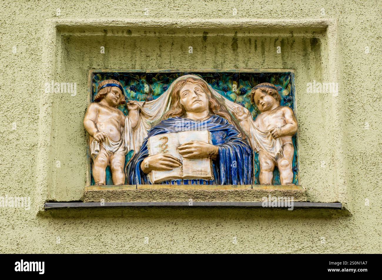 Artwork wall murals on buildings, Munich, Bavaria, Germany Stock Photo ...