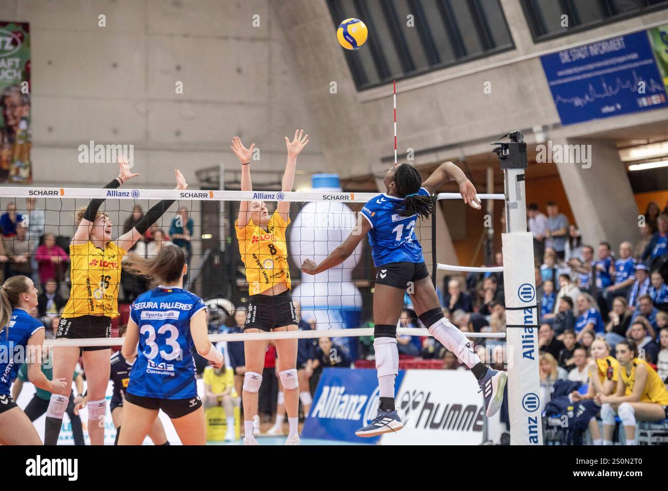 Stuttgart, Deutschland. 28th Dec, 2024. Lucia Varela Gomez (Allianz MTV ...