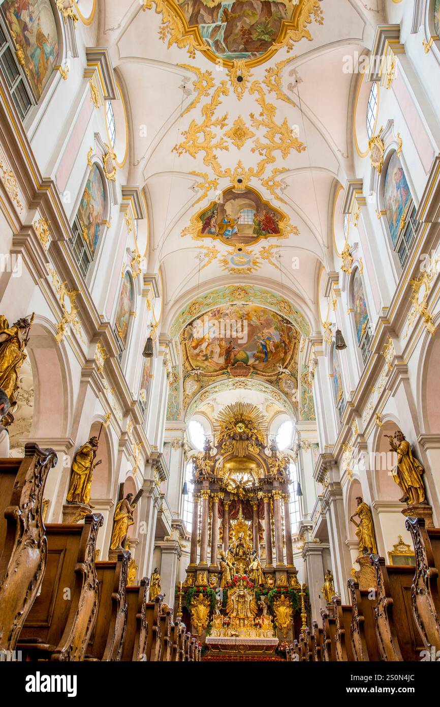 Interior of St Peter's Sandt Peter Church, Marienplatz, Munich, Bavaria ...