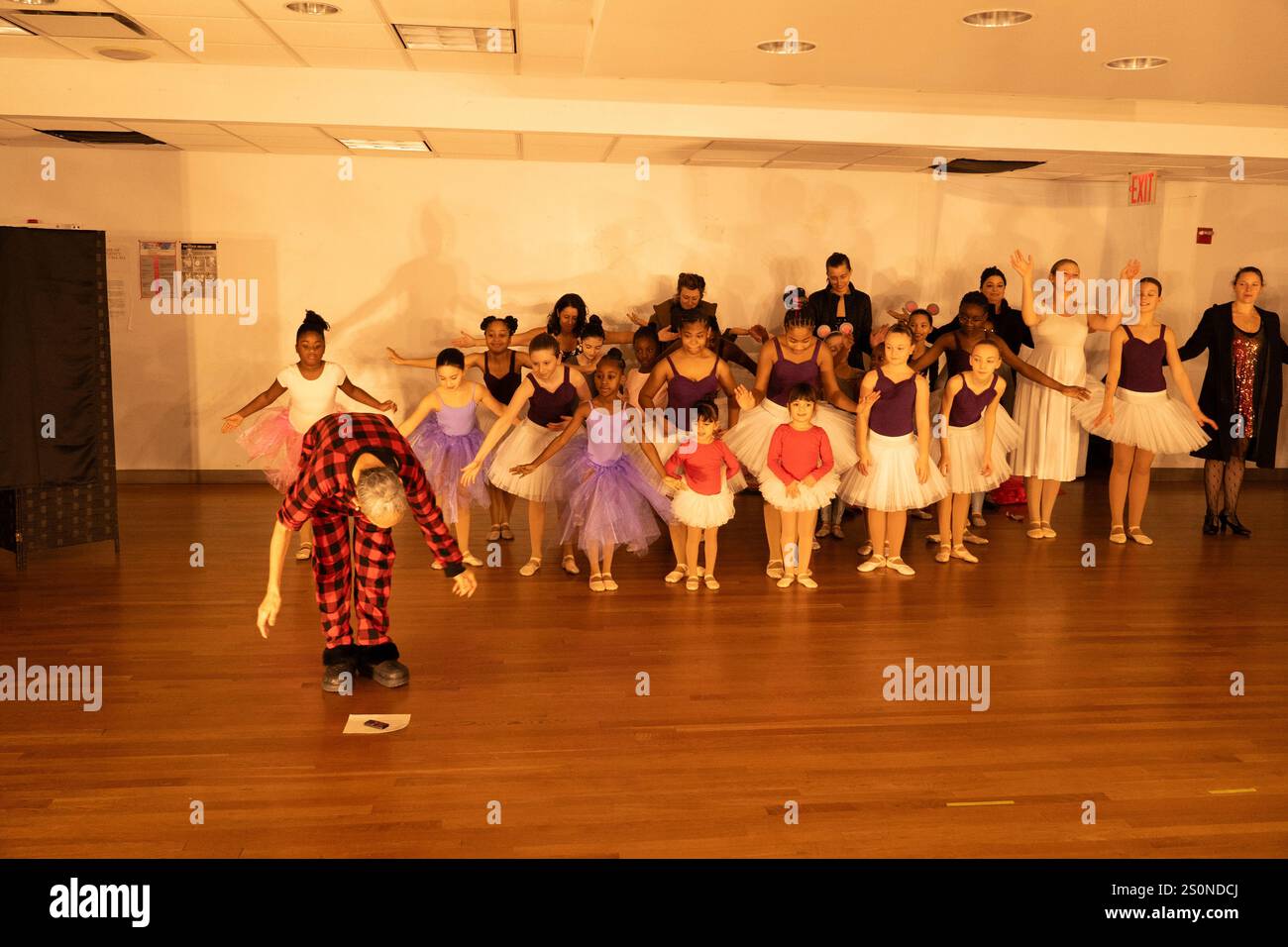 Final rehearsal of Cynthia King Dance School groups for their Christmas ...