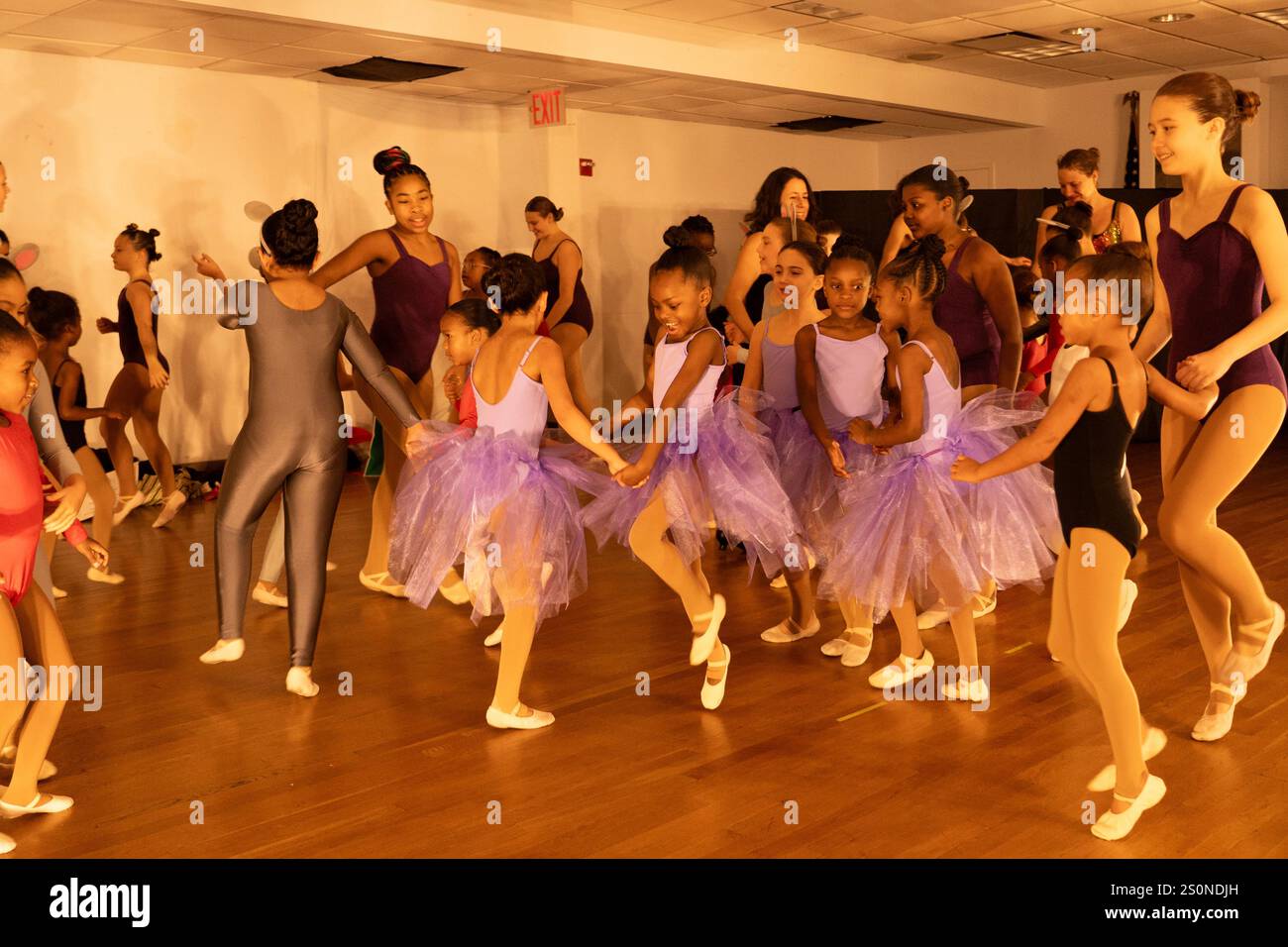 Final rehearsal of Cynthia King Dance School groups for their Christmas ...